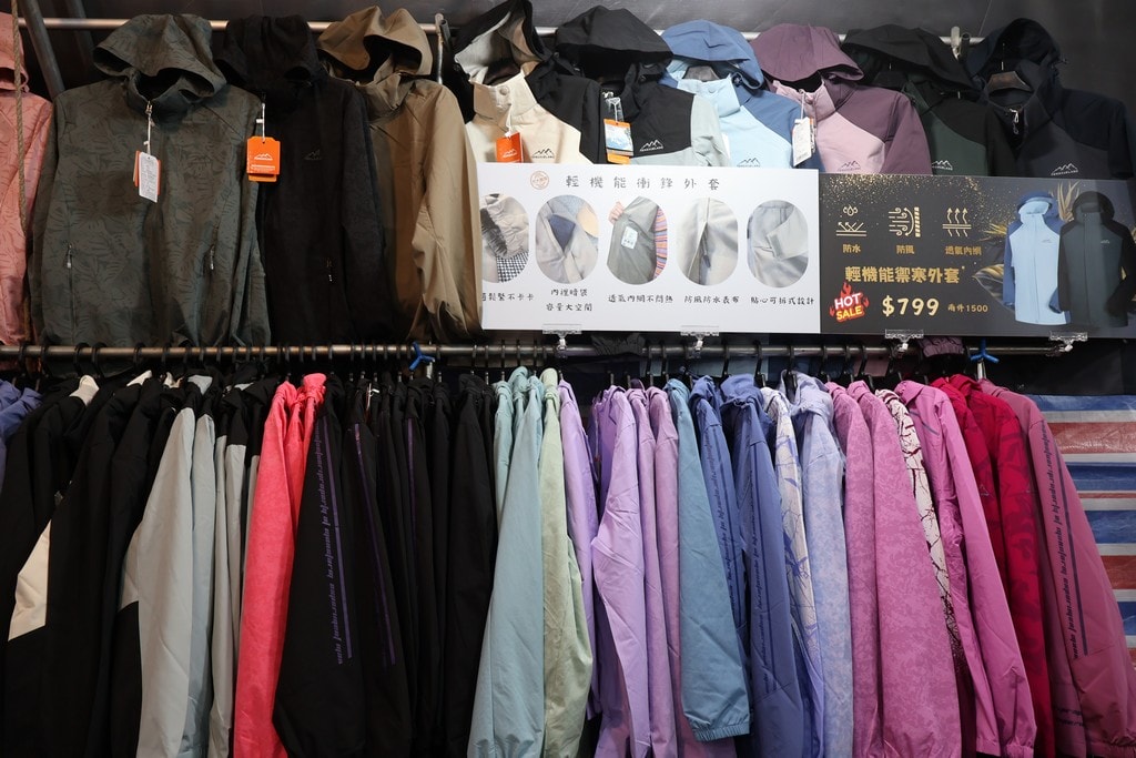 桃園家樂福首次廠拍︱杰大服飾-百貨撤櫃快閃出清_保暖衣89元｜Amy-魯蛋妹和大腸弟的媽 | 媽咪拜MamiBuy